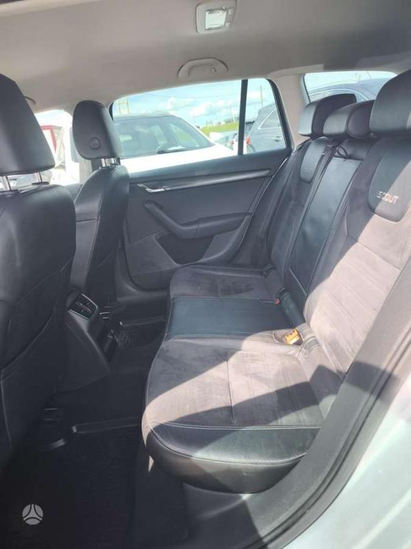Pelēks Skoda Octavia Scout 2017 Viļņa, ar dzinēja tilpumu 2.00 L un nobraukumu 214 tūkst. km par 12500 €, foto 10 vietnē AUTOMOTO.COM.LV