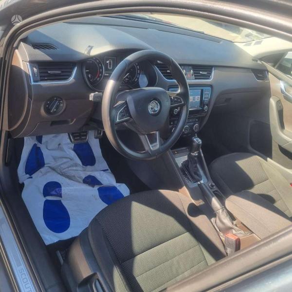 Grey Skoda Octavia Scout 2017 in Taurage, with an engine capacity of 2.00 L and mileage of 324 thousand km for 8300 €, photo 7 on AUTOMOTO.COM.LV