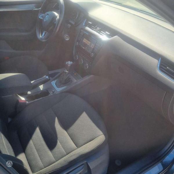 Grey Skoda Octavia Scout 2017 in Taurage, with an engine capacity of 2.00 L and mileage of 324 thousand km for 8300 €, photo 8 on AUTOMOTO.COM.LV