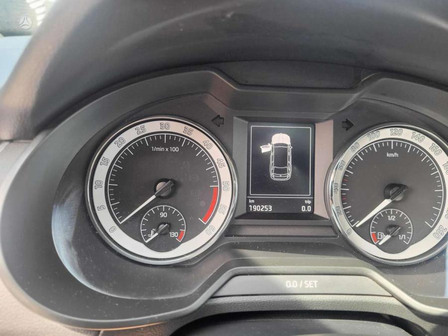 Grey Skoda Octavia Scout 2018 in Salcininkai, with an engine capacity of 2.00 L and mileage of 190 thousand km for 11850 €, photo 9 on AUTOMOTO.COM.LV