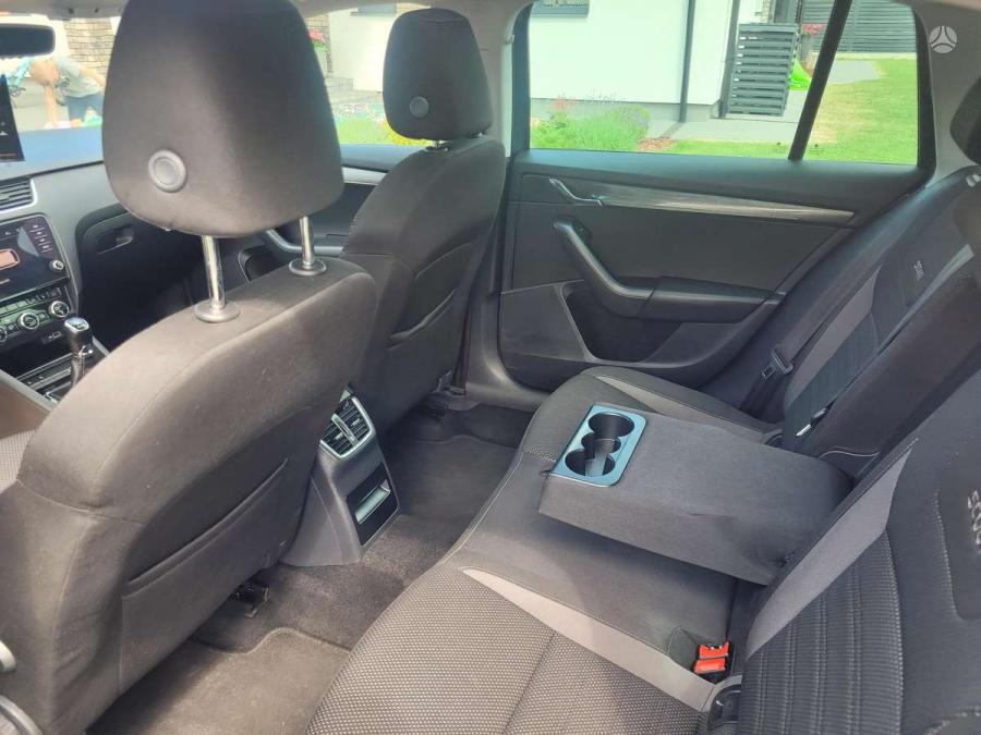 Grey Skoda Octavia Scout 2018 in Salcininkai, with an engine capacity of 2.00 L and mileage of 190 thousand km for 11850 €, photo 12 on AUTOMOTO.COM.LV