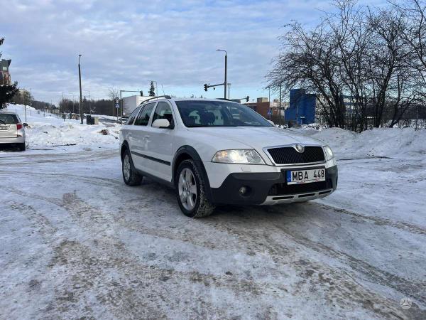 Balts Skoda Octavia Scout 2008 Viļņa, ar dzinēja tilpumu 1.97 L un nobraukumu 265 tūkst. km par 3200 €, foto 2 vietnē AUTOMOTO.COM.LV