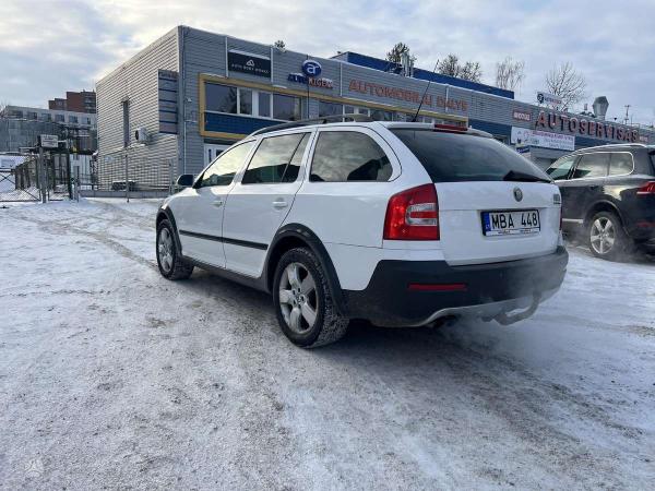 Balts Skoda Octavia Scout 2008 Viļņa, ar dzinēja tilpumu 1.97 L un nobraukumu 265 tūkst. km par 3200 €, foto 4 vietnē AUTOMOTO.COM.LV