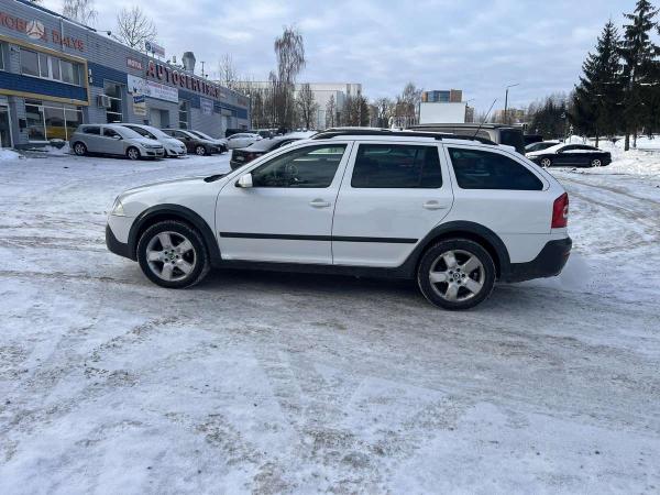 Balts Skoda Octavia Scout 2008 Viļņa, ar dzinēja tilpumu 1.97 L un nobraukumu 265 tūkst. km par 3200 €, foto 7 vietnē AUTOMOTO.COM.LV