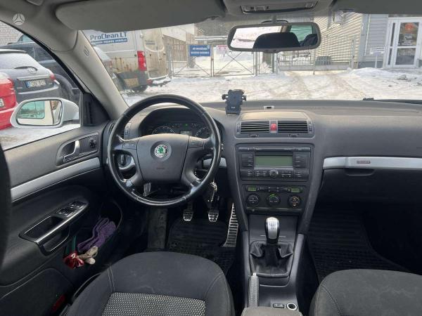 Balts Skoda Octavia Scout 2008 Viļņa, ar dzinēja tilpumu 1.97 L un nobraukumu 265 tūkst. km par 3200 €, foto 8 vietnē AUTOMOTO.COM.LV
