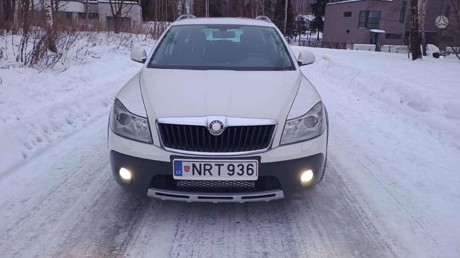 White Skoda Octavia Scout 2010 in Vilnius, with an engine capacity of 1.97 L and mileage of 289 thousand km for 4300 €, photo 1 on AUTOMOTO.COM.LV