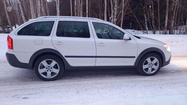 White Skoda Octavia Scout 2010 in Vilnius, with an engine capacity of 1.97 L and mileage of 289 thousand km for 4300 €, photo 2 on AUTOMOTO.COM.LV