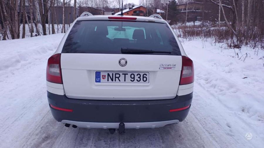 White Skoda Octavia Scout 2010 in Vilnius, with an engine capacity of 1.97 L and mileage of 289 thousand km for 4300 €, photo 4 on AUTOMOTO.COM.LV