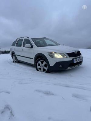 Balts Skoda Octavia Scout 2011 Alīta, ar dzinēja tilpumu 2.00 L un nobraukumu 338 tūkst. km par 4800 €, foto  vietnē AUTOMOTO.COM.LV