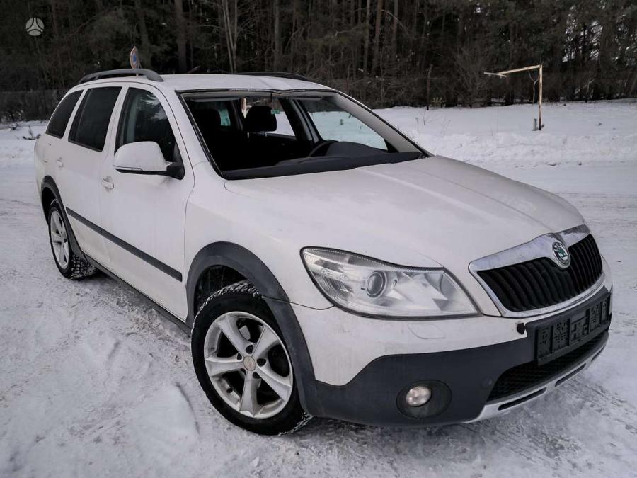 White Skoda Octavia Scout 2012 in Trakai, with an engine capacity of 2.00 L and mileage of 390 thousand km for 2650 €, photo 1 on AUTOMOTO.COM.LV