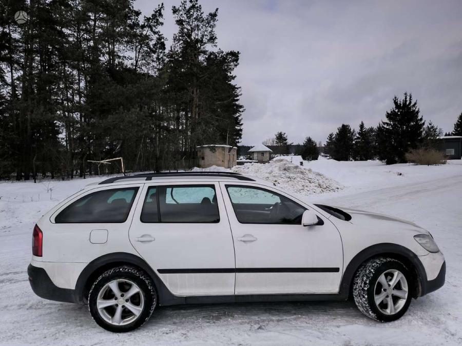White Skoda Octavia Scout 2012 in Trakai, with an engine capacity of 2.00 L and mileage of 390 thousand km for 2650 €, photo 3 on AUTOMOTO.COM.LV