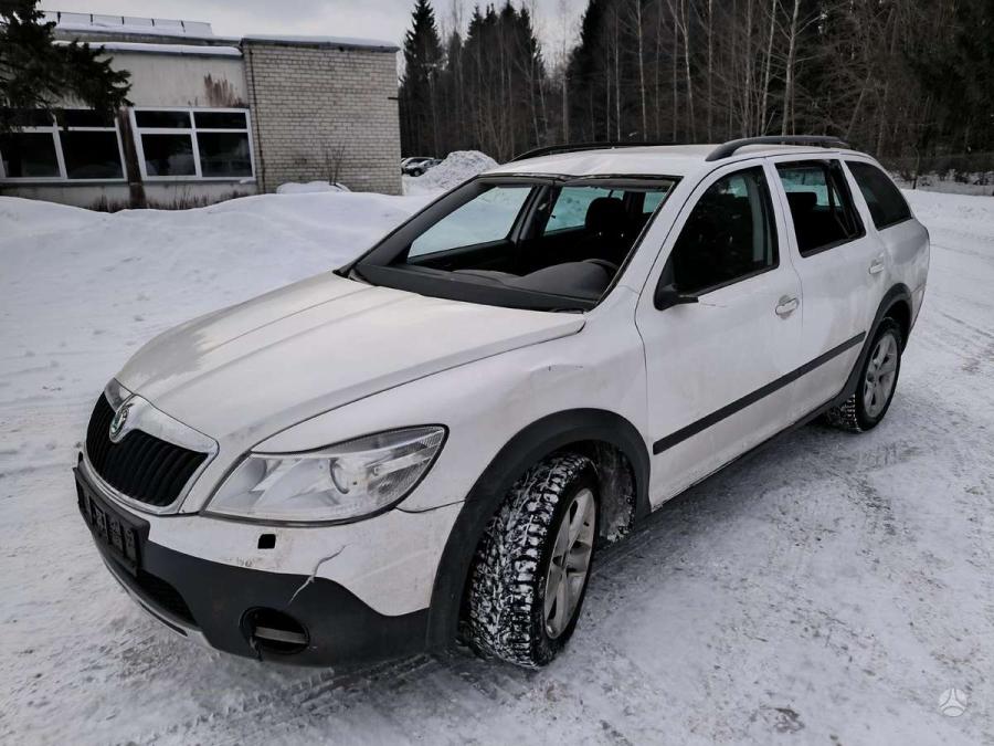 White Skoda Octavia Scout 2012 in Trakai, with an engine capacity of 2.00 L and mileage of 390 thousand km for 2650 €, photo 5 on AUTOMOTO.COM.LV