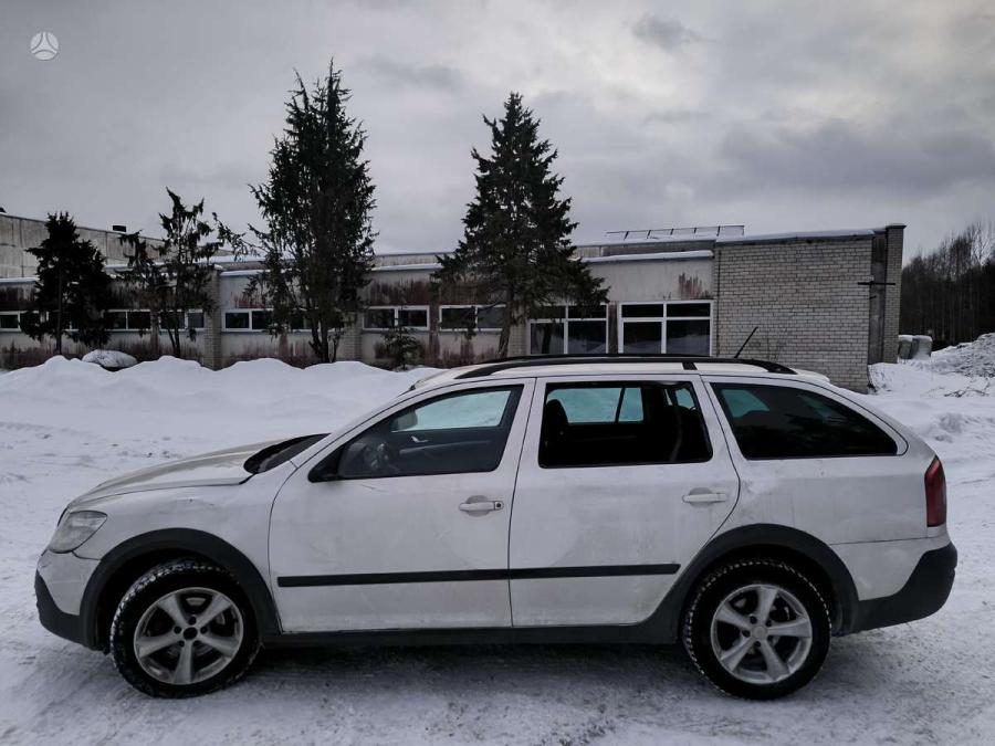 White Skoda Octavia Scout 2012 in Trakai, with an engine capacity of 2.00 L and mileage of 390 thousand km for 2650 €, photo 6 on AUTOMOTO.COM.LV
