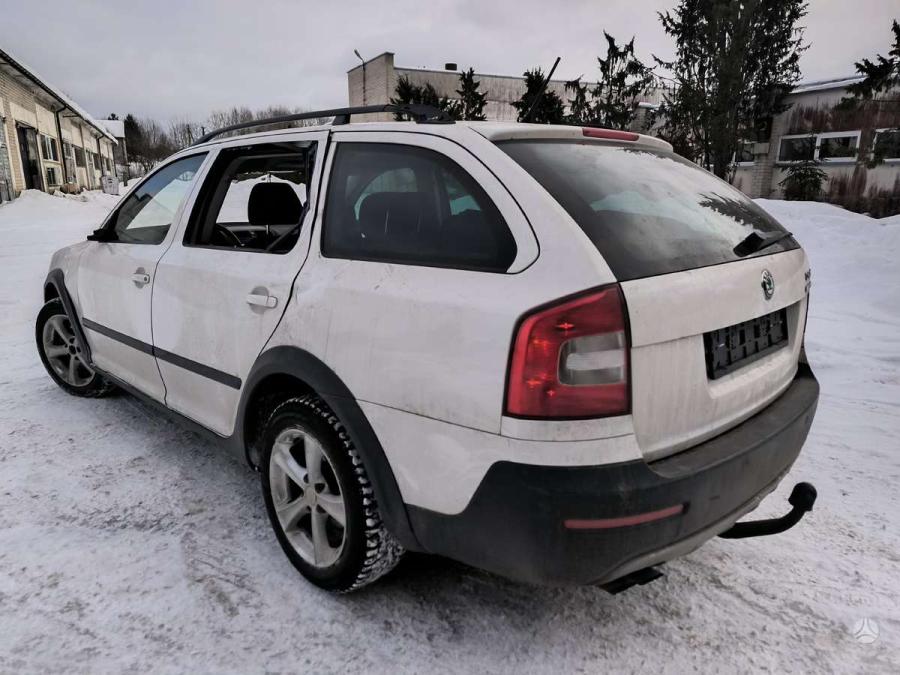 White Skoda Octavia Scout 2012 in Trakai, with an engine capacity of 2.00 L and mileage of 390 thousand km for 2650 €, photo 17 on AUTOMOTO.COM.LV