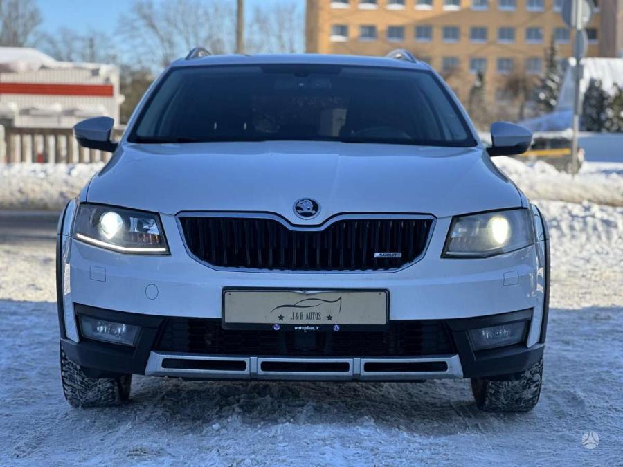 White Skoda Octavia Scout 2015 in Siauliai, with an engine capacity of 2.00 L and mileage of 230 thousand km for 7500 €, photo 5 on AUTOMOTO.COM.LV