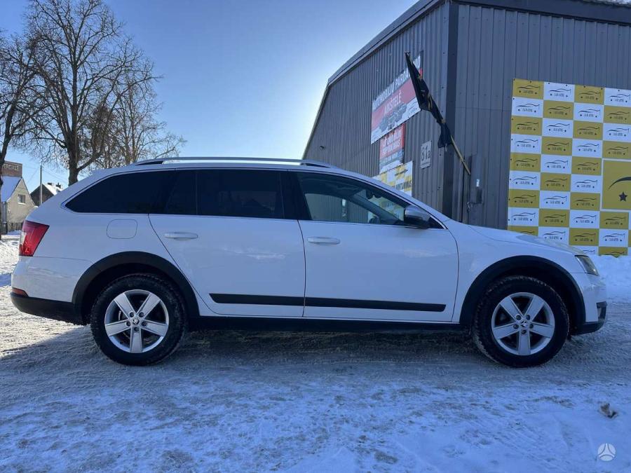 White Skoda Octavia Scout 2015 in Siauliai, with an engine capacity of 2.00 L and mileage of 230 thousand km for 7500 €, photo 8 on AUTOMOTO.COM.LV