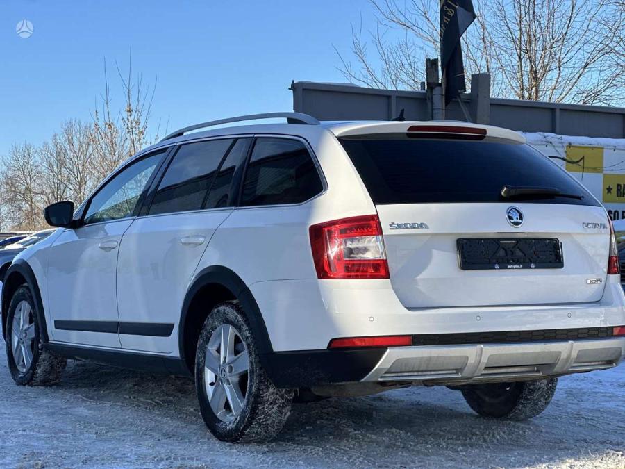 White Skoda Octavia Scout 2015 in Siauliai, with an engine capacity of 2.00 L and mileage of 230 thousand km for 7500 €, photo 12 on AUTOMOTO.COM.LV