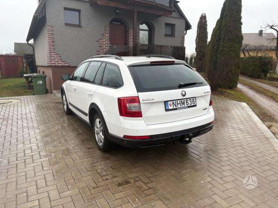 White Skoda Octavia Scout 2015 in Marijampole, with an engine capacity of 2.00 L and mileage of 185 thousand km for 9450 €, photo 5 on AUTOMOTO.COM.LV