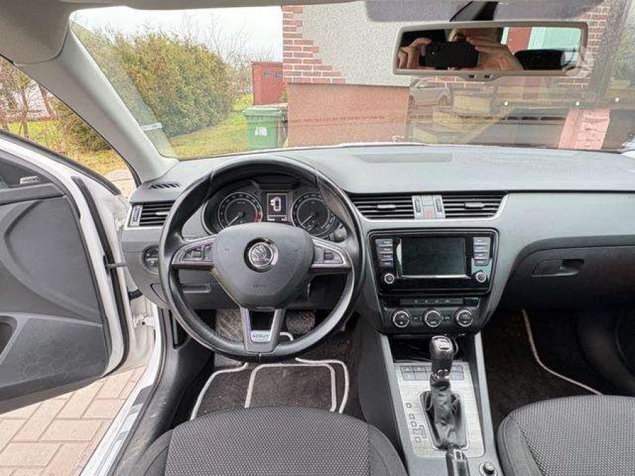 White Skoda Octavia Scout 2015 in Marijampole, with an engine capacity of 2.00 L and mileage of 185 thousand km for 9450 €, photo 8 on AUTOMOTO.COM.LV