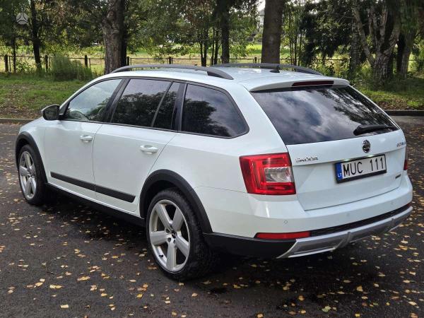 Skoda Octavia Scout 2016 Viļņa vietnē Balts Skoda Octavia Scout 2016 Viļņa, ar dzinēja tilpumu 2.00 L un nobraukumu 380 tūkst. km par 9000 €, foto 8 vietnē AUTOMOTO.COM.LV