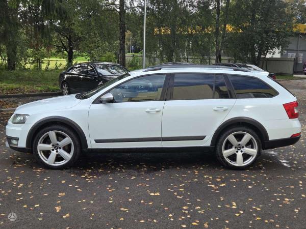 Skoda Octavia Scout 2016 Viļņa vietnē Balts Skoda Octavia Scout 2016 Viļņa, ar dzinēja tilpumu 2.00 L un nobraukumu 380 tūkst. km par 9000 €, foto 10 vietnē AUTOMOTO.COM.LV