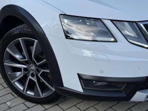 Balts Skoda Octavia Scout 2017 Prienai, ar dzinēja tilpumu 2.00 L un nobraukumu 220 tūkst. km par 12950 €, foto 9 vietnē AUTOMOTO.COM.LV