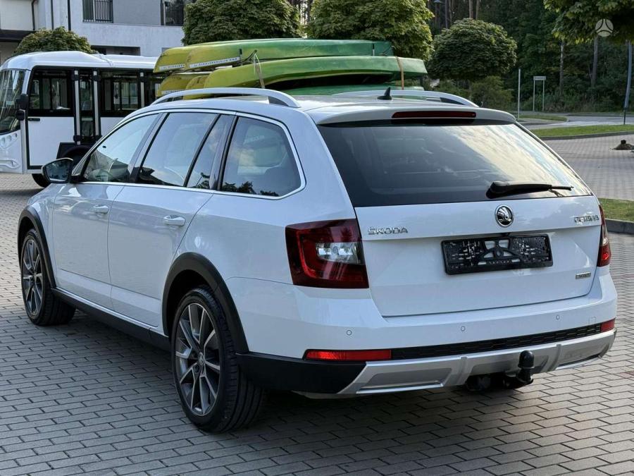Balts Skoda Octavia Scout 2017 Prienai, ar dzinēja tilpumu 2.00 L un nobraukumu 220 tūkst. km par 12950 €, foto 14 vietnē AUTOMOTO.COM.LV