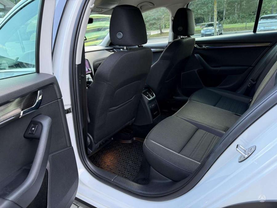 Balts Skoda Octavia Scout 2017 Prienai, ar dzinēja tilpumu 2.00 L un nobraukumu 220 tūkst. km par 12950 €, foto 37 vietnē AUTOMOTO.COM.LV