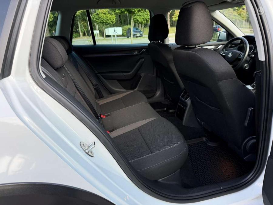 Balts Skoda Octavia Scout 2017 Prienai, ar dzinēja tilpumu 2.00 L un nobraukumu 220 tūkst. km par 12950 €, foto 38 vietnē AUTOMOTO.COM.LV