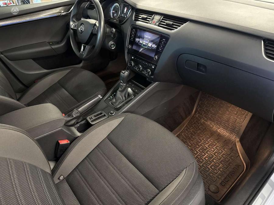 Balts Skoda Octavia Scout 2017 Prienai, ar dzinēja tilpumu 2.00 L un nobraukumu 220 tūkst. km par 12950 €, foto 40 vietnē AUTOMOTO.COM.LV