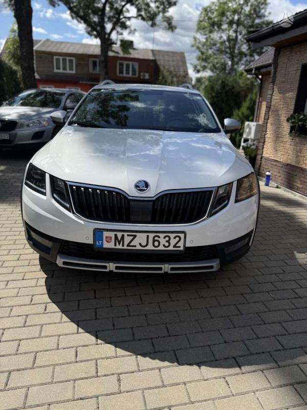 Skoda Octavia Scout 2017 in Sirvintos on AUTOMOTO.COM.LV White Skoda Octavia Scout 2017 in Sirvintos, with an engine capacity of 1.97 L and mileage of 387 thousand km for 11800 €, photo 1 on AUTOMOTO.COM.LV
