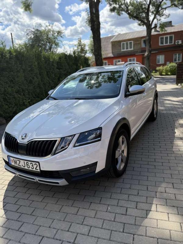 Skoda Octavia Scout 2017 in Sirvintos on AUTOMOTO.COM.LV White Skoda Octavia Scout 2017 in Sirvintos, with an engine capacity of 1.97 L and mileage of 387 thousand km for 11800 €, photo 3 on AUTOMOTO.COM.LV