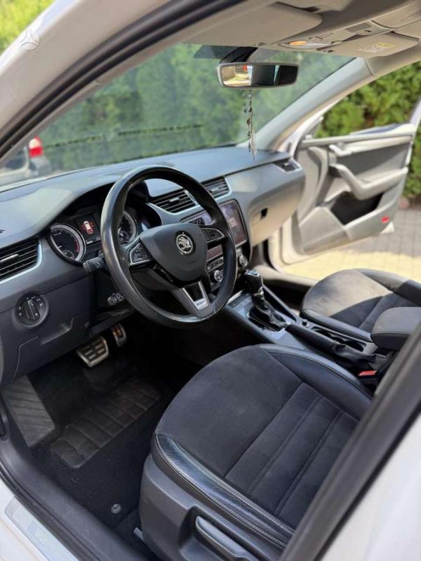 Skoda Octavia Scout 2017 in Sirvintos on AUTOMOTO.COM.LV White Skoda Octavia Scout 2017 in Sirvintos, with an engine capacity of 1.97 L and mileage of 387 thousand km for 11800 €, photo 11 on AUTOMOTO.COM.LV