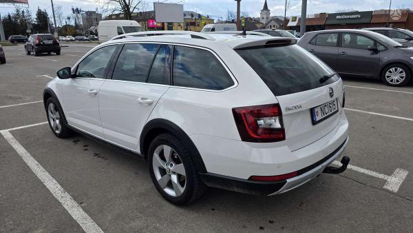 Skoda Octavia Scout 2018 in Marijampole on AUTOMOTO.COM.LV White Skoda Octavia Scout 2018 in Marijampole, with an engine capacity of 2.00 L and mileage of 205 thousand km for 13000 €, photo 4 on AUTOMOTO.COM.LV