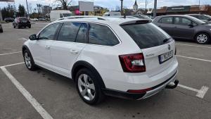 White Skoda Octavia Scout 2018 in Marijampole, with an engine capacity of 2.00 L and mileage of 205 thousand km for 13000 €, photo 4 on AUTOMOTO.COM.LV