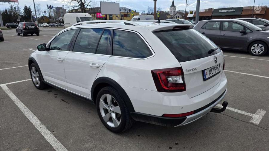 White Skoda Octavia Scout 2018 in Marijampole, with an engine capacity of 2.00 L and mileage of 205 thousand km for 13000 €, photo 4 on AUTOMOTO.COM.LV
