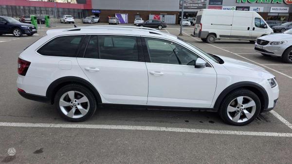 Skoda Octavia Scout 2018 in Marijampole on AUTOMOTO.COM.LV White Skoda Octavia Scout 2018 in Marijampole, with an engine capacity of 2.00 L and mileage of 205 thousand km for 13000 €, photo 5 on AUTOMOTO.COM.LV