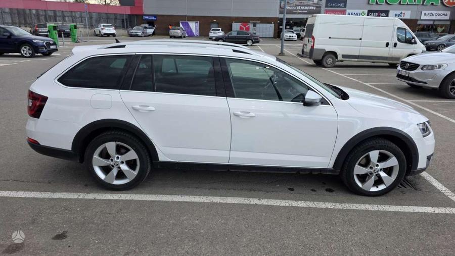 White Skoda Octavia Scout 2018 in Marijampole, with an engine capacity of 2.00 L and mileage of 205 thousand km for 13000 €, photo 5 on AUTOMOTO.COM.LV