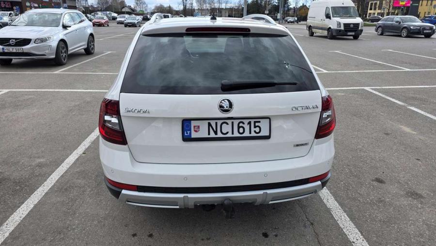 White Skoda Octavia Scout 2018 in Marijampole, with an engine capacity of 2.00 L and mileage of 205 thousand km for 13000 €, photo 7 on AUTOMOTO.COM.LV