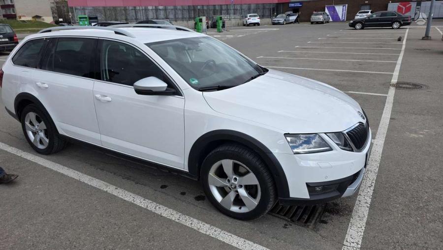 White Skoda Octavia Scout 2018 in Marijampole, with an engine capacity of 2.00 L and mileage of 205 thousand km for 13000 €, photo 8 on AUTOMOTO.COM.LV