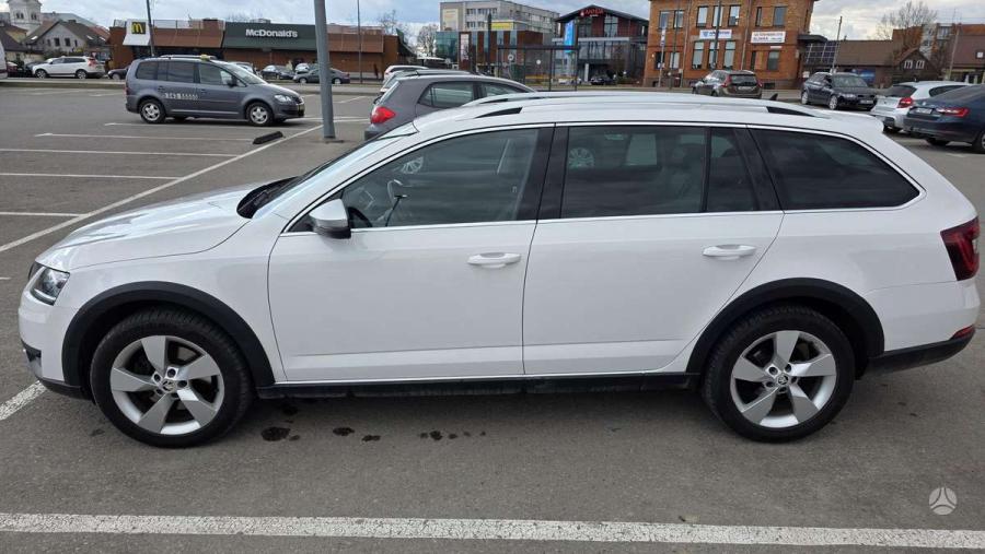 White Skoda Octavia Scout 2018 in Marijampole, with an engine capacity of 2.00 L and mileage of 205 thousand km for 13000 €, photo 9 on AUTOMOTO.COM.LV