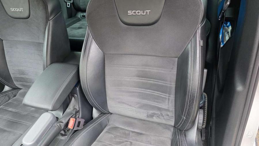 White Skoda Octavia Scout 2018 in Marijampole, with an engine capacity of 2.00 L and mileage of 205 thousand km for 13000 €, photo 18 on AUTOMOTO.COM.LV