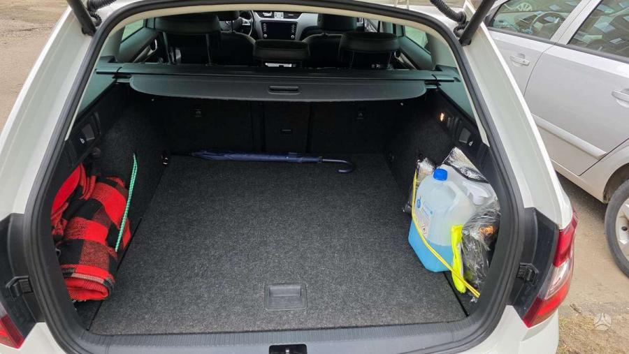White Skoda Octavia Scout 2018 in Marijampole, with an engine capacity of 2.00 L and mileage of 205 thousand km for 13000 €, photo 19 on AUTOMOTO.COM.LV