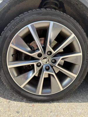 White Skoda Octavia Scout 2021 in Kaunas, with an engine capacity of 2.00 L and mileage of 213 thousand km for 16450 €, photo 3 on AUTOMOTO.COM.LV