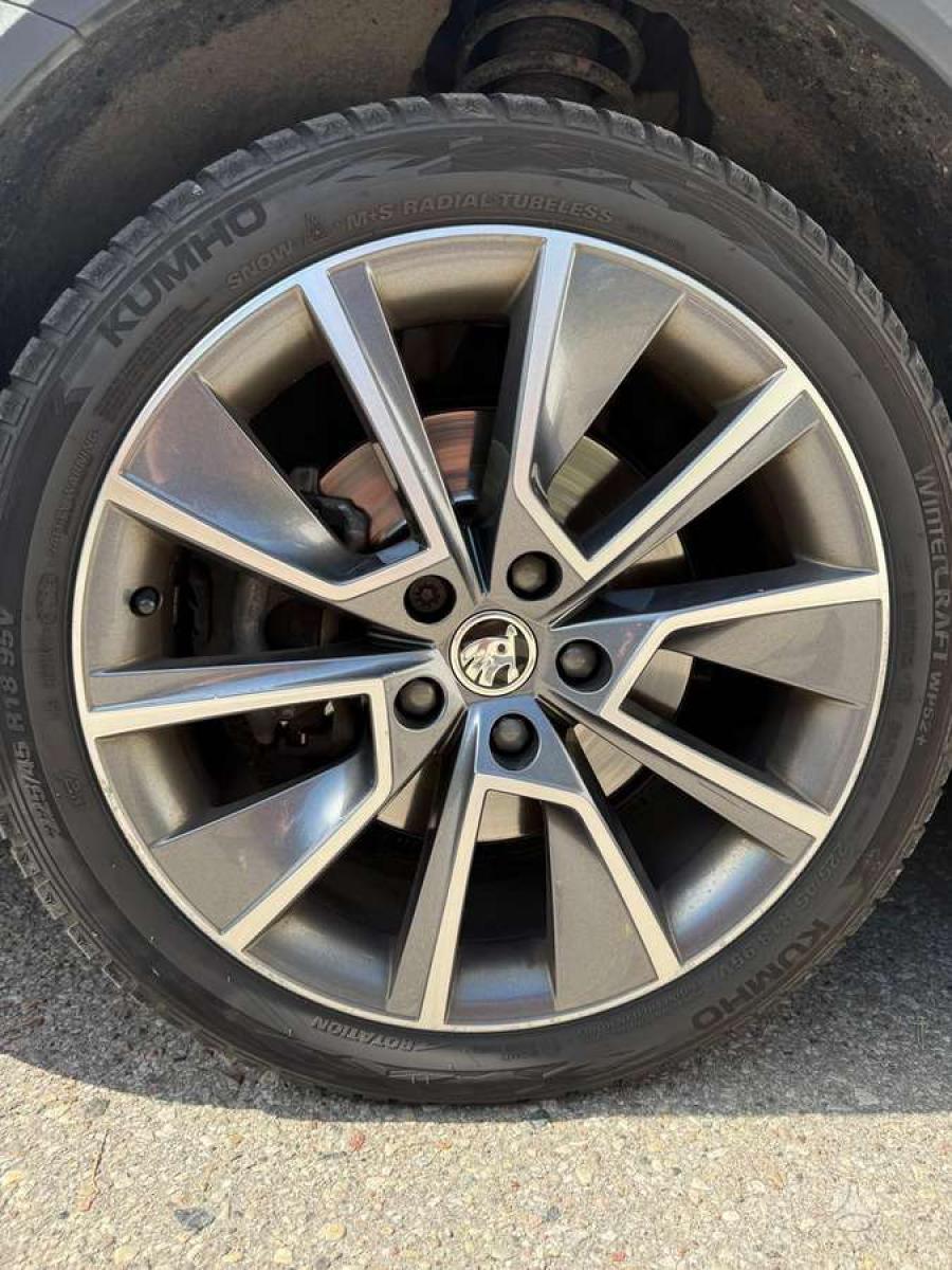 White Skoda Octavia Scout 2021 in Kaunas, with an engine capacity of 2.00 L and mileage of 213 thousand km for 16450 €, photo 3 on AUTOMOTO.COM.LV