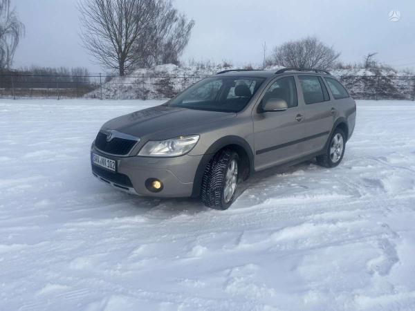 Dzeltens Skoda Octavia Scout 2012 Marijampole, ar dzinēja tilpumu 2.00 L un nobraukumu 265 tūkst. km par 4600 €, foto 3 vietnē AUTOMOTO.COM.LV