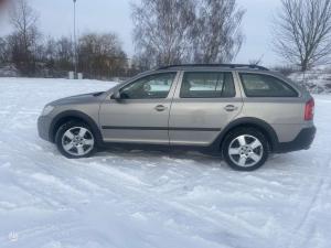 Yellow Skoda Octavia Scout 2012 in Marijampole, with an engine capacity of 2.00 L and mileage of 265 thousand km for 4600 €, photo 4 on AUTOMOTO.COM.LV