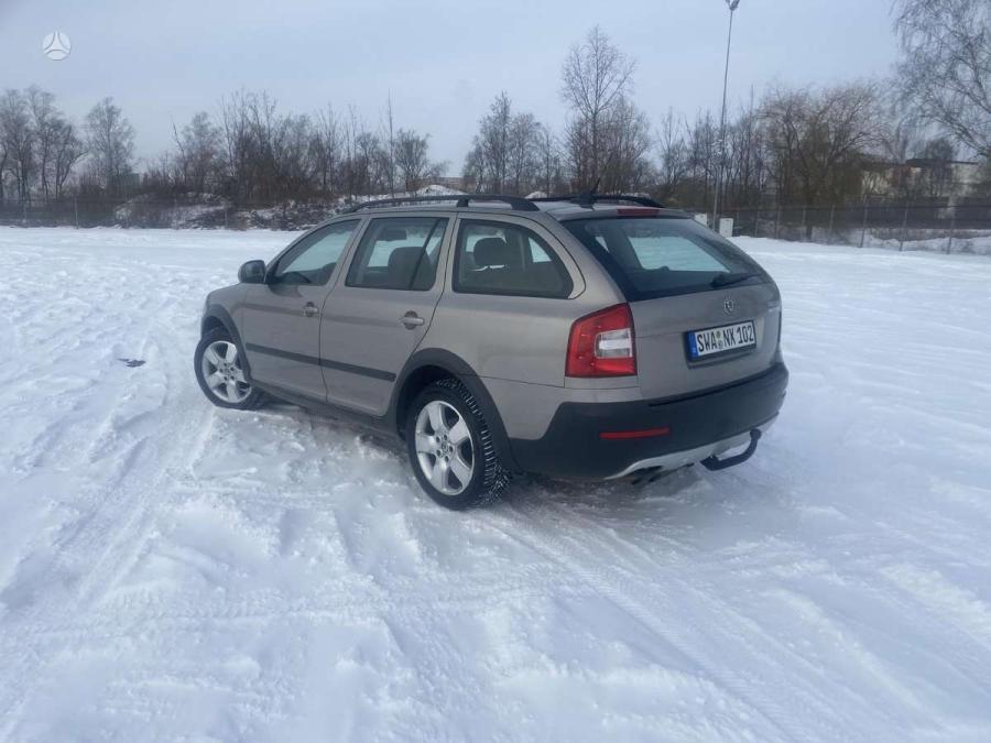 Yellow Skoda Octavia Scout 2012 in Marijampole, with an engine capacity of 2.00 L and mileage of 265 thousand km for 4600 €, photo 5 on AUTOMOTO.COM.LV