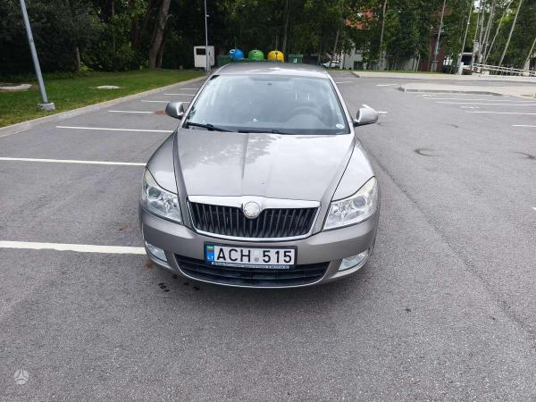Skoda Octavia 2009 in Klaipeda on AUTOMOTO.COM.LV Skoda Octavia 2009 in Klaipeda, with an engine capacity of 1.90 L and mileage of 196 thousand km for 3200 €, photo 4 on AUTOMOTO.COM.LV