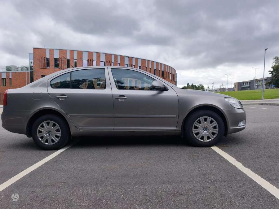 Skoda Octavia 2009 in Klaipeda, with an engine capacity of 1.90 L and mileage of 196 thousand km for 3200 €, photo 9 on AUTOMOTO.COM.LV